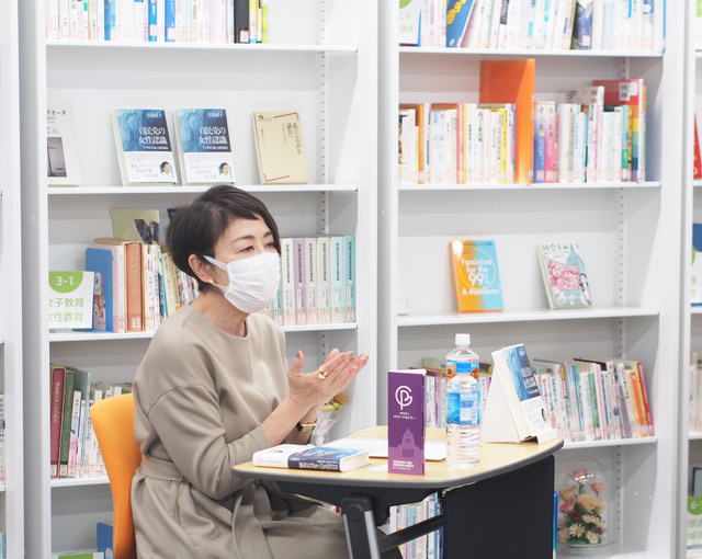 安藤優子さんがぬいぐるみを抱いて泣いた夜。「不自然な働き方を次世代に伝えたくない」 - LOCARI（ロカリ）