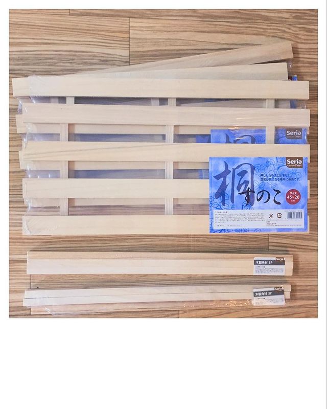 写真 (1枚目) - DIY初心者向け！飾るだけ「100均すのこ」のディスプレイ7選 - LOCARI（ロカリ） - LOCARI（ロカリ）