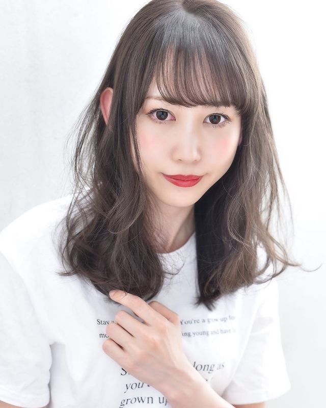 写真 11枚目 大人の女性にもおすすめ♪シースルーバングと相性がいいミディアム・セミロングヘア♡ Locari(ロカリ)