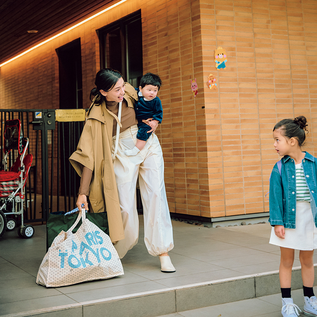 写真 (3枚目) - [GU]1490円の「シアータートル」で着回し力アップ！大人のレイヤードテク5選 - LOCARI（ロカリ）