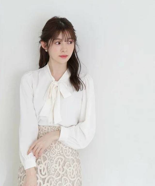 写真 (3枚目) - 買って損しない！30代が買うべき「コスパ最強2wayブラウス」5選 - - LOCARI（ロカリ）