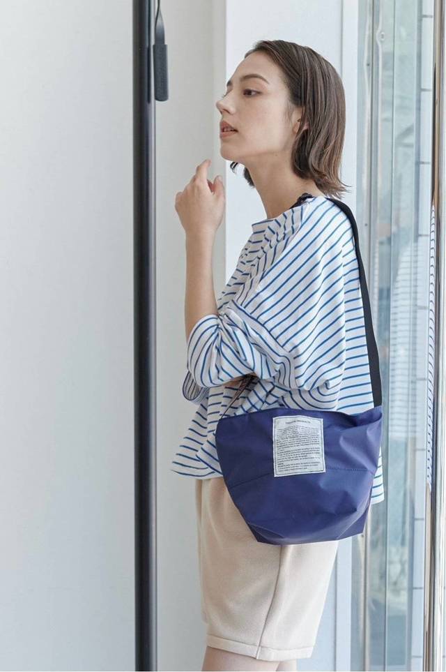 写真 (1枚目) - 旅行にあると本当に便利！大人カジュアルなおしゃれ「サブバッグ」5選 - LOCARI（ロカリ）