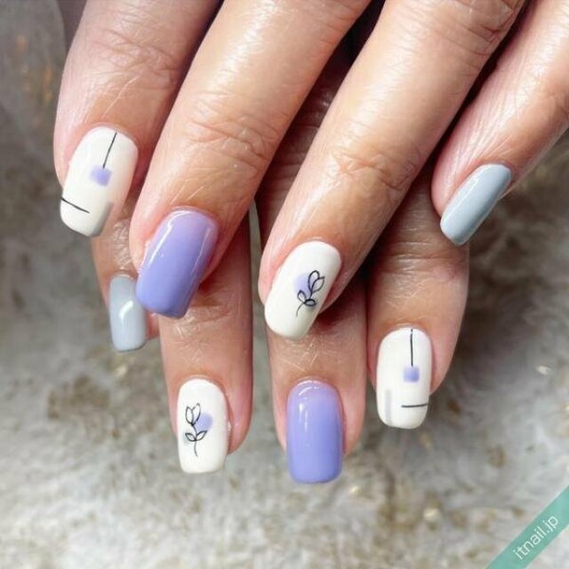 写真 (1枚目) - “一輪挿しネイル”で可憐な指先へ♡おすすめデザイン12選 - LOCARI（ロカリ） - LOCARI（ロカリ）