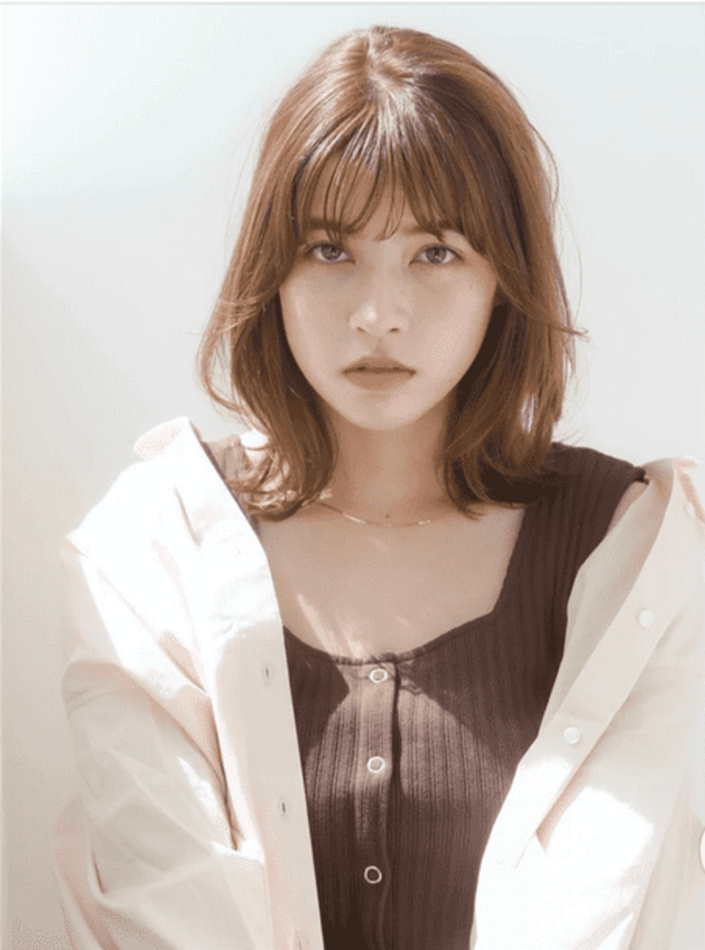 写真 (1枚目) - この髪型は“広がりにくい”！扱いやすさ抜群のミディアムヘア5選 - LOCARI（ロカリ） - LOCARI（ロカリ）