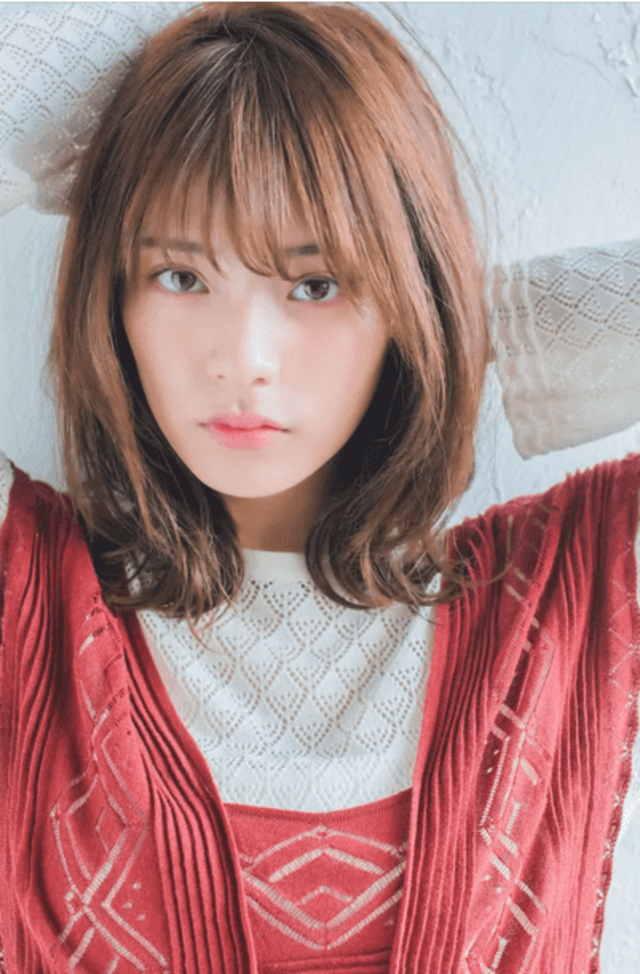 写真 (5枚目) - 「髪が広がりやすい……。」を解決！30代女子向けミディアムヘア5選 - LOCARI（ロカリ）