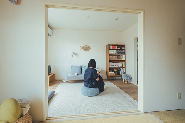 写真 (3枚目) - 団地や古い賃貸も垢抜ける家具配置！2DK・2LDKのレイアウト実例集 - LOCARI（ロカリ）