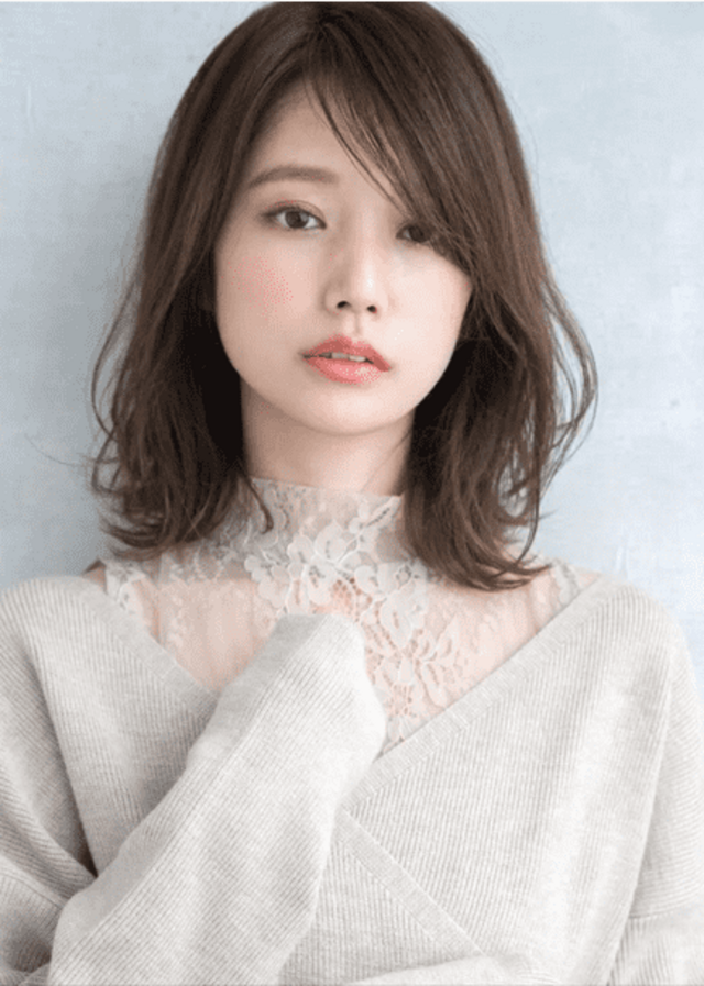 写真 (1枚目) - 最強に彼ウケするヘア♡大人女子こそ似合う「ミディアムスタイル」5選 - LOCARI（ロカリ）