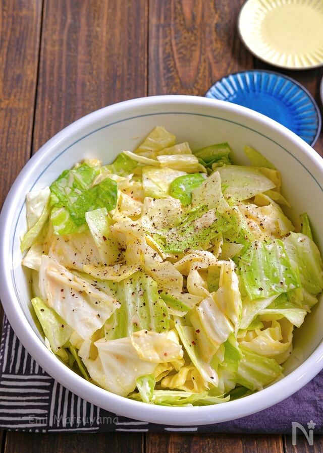 写真 (6枚目) - “もう一品”は火を使わない♡すぐ追加できる「夏の旨みたっぷりサラダ」12選 - LOCARI（ロカリ）