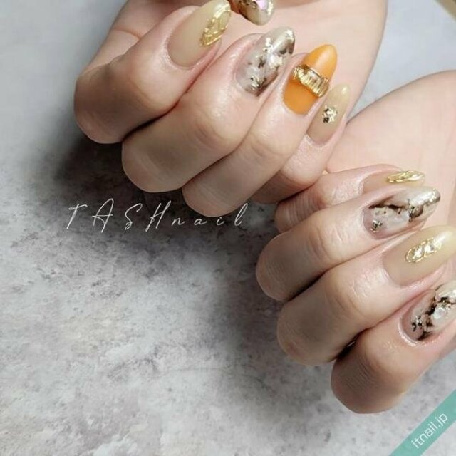 写真 (10枚目) - 夏ネイルはオレンジ×ゴールドでしょ♡大人向けデザイン10選～2023～ - LOCARI（ロカリ）