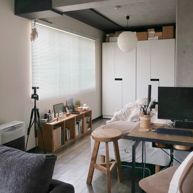 写真 (4枚目) - 異素材のアイテムをアクセントに、シンプルに住みこなす。一人暮らしの1LDKインテリア - LOCARI（ロカリ）