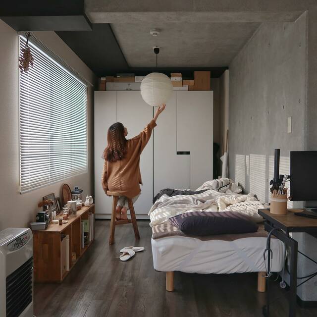 写真 (11枚目) - 異素材のアイテムをアクセントに、シンプルに住みこなす。一人暮らしの1LDKインテリア - LOCARI（ロカリ）