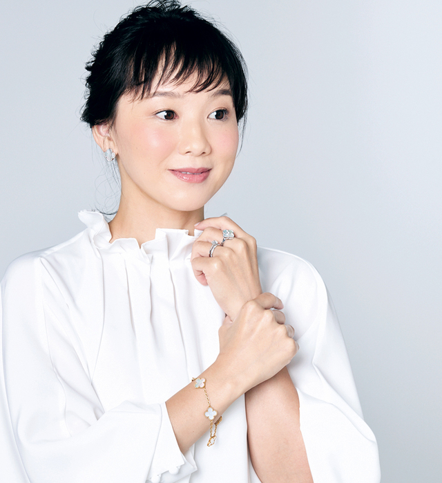 写真 (12枚目) - [甘派ママに人気]夏のコーデも一気に華やぐ♡オシャレママの手持ち“ヴァンクリ”を拝見 - LOCARI（ロカリ）