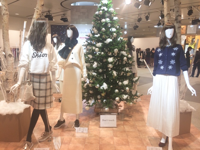 写真 (2枚目) - 洗練された大人カジュアル♡LOUNIEが提案するクラシックなスポーツMIX - - LOCARI（ロカリ）