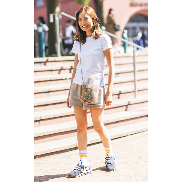 写真 (3枚目) - [最新スニーカーSNAP]オシャレママは“派手ソックス”でトレンド感UP！ - - LOCARI（ロカリ）