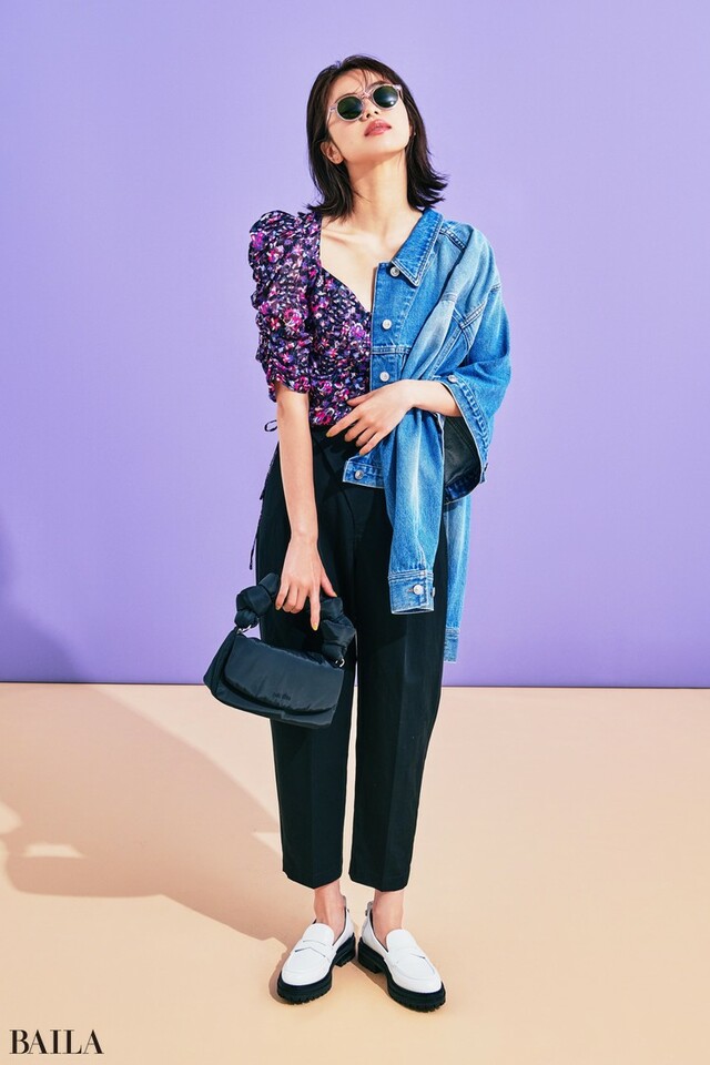 写真 (5枚目) - お盆過ぎてから「黒パンツ」をマンネリ感なく着こなすには？ - LOCARI（ロカリ）