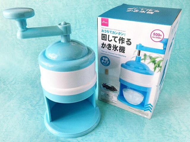 写真 (2枚目) - [ダイソー]550円で夏を満喫！話題の「レトロなかき氷機」で暑い夏を楽しく乗り切ろう - - LOCARI（ロカリ）