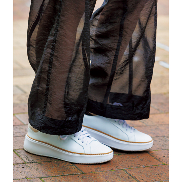 写真 (9枚目) - [夏スニーカーSNAP]ワンピースママの足元は映え度No.1の『白』が鉄板！ - LOCARI（ロカリ）