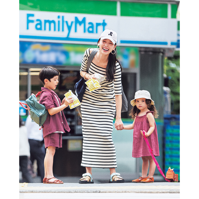 写真 (2枚目) - 時短でサマ見え『ご近所コーデ』3選！夏休みママを助ける“ワンピ×キャップ”etc. - LOCARI（ロカリ）