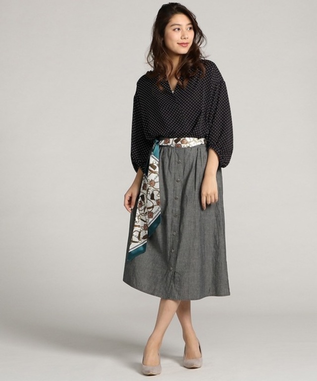 写真 (2枚目) - [2018年秋]ダークグレーでシンプルに決めて♪シックな大人女子コーデを作ろう - LOCARI（ロカリ）