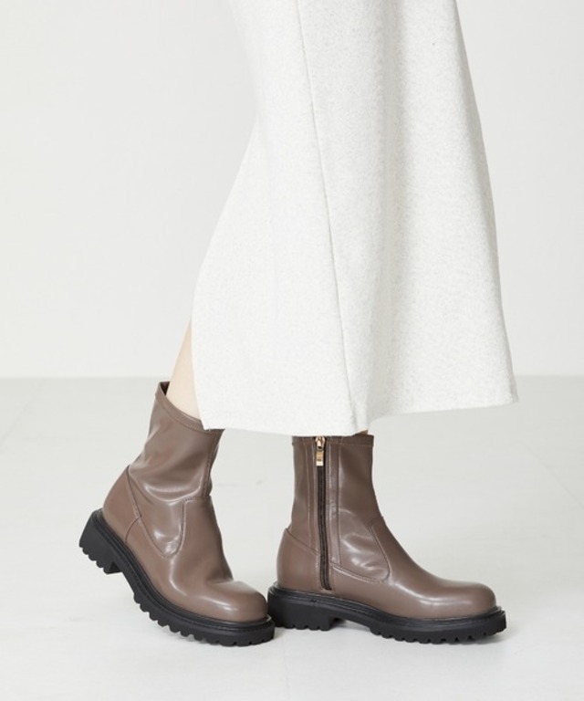 写真 (18枚目) - 足元に季節感を！履き心地もトレンド感も叶う「秋シューズ」特集 - LOCARI（ロカリ）