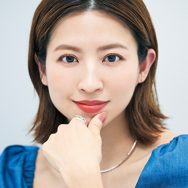 写真 (1枚目) - 目元がぱっちり激変！[40代50代のデカ目メイク]はプチプラコスメが作りやすい - LOCARI（ロカリ）