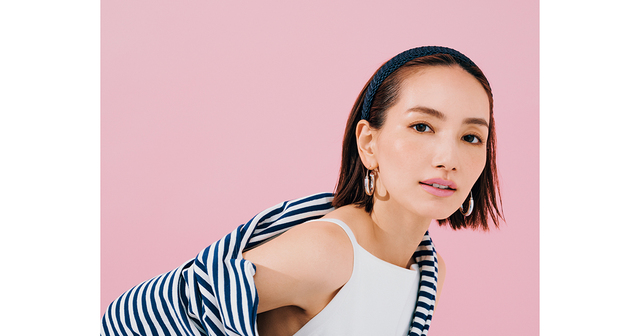 写真 (1枚目) - [ボブヘア]太めカチューシャで簡単『外ハネ』アレンジが今っぽい！ - LOCARI（ロカリ）