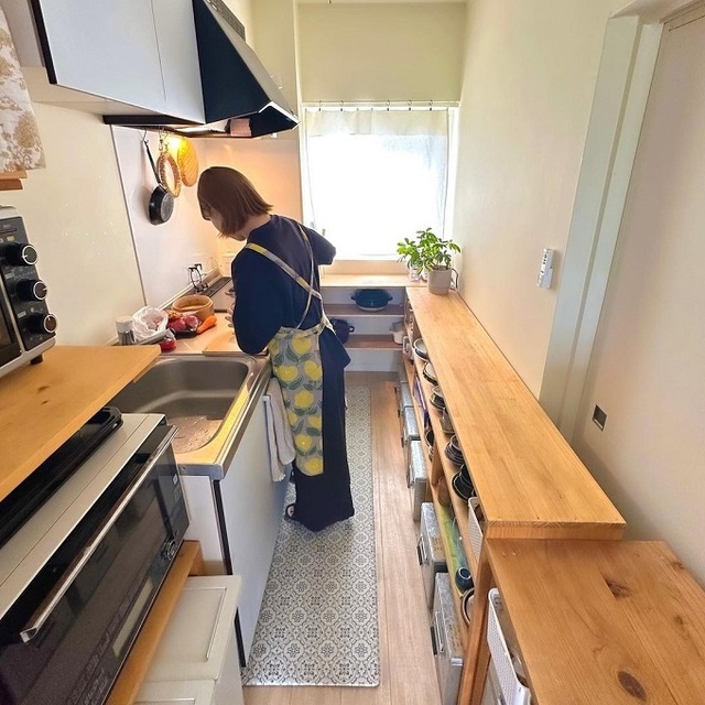 写真 (6枚目) - 築50年超えの団地ですっきり広々！マネできる二人暮らしインテリア実例 - LOCARI（ロカリ）