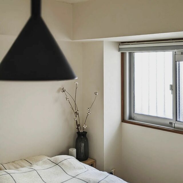 写真 (8枚目) - 家具配置の巧みなバランスでゆったりくつろぐ。二人暮らしの2LDKインテリア - LOCARI（ロカリ）