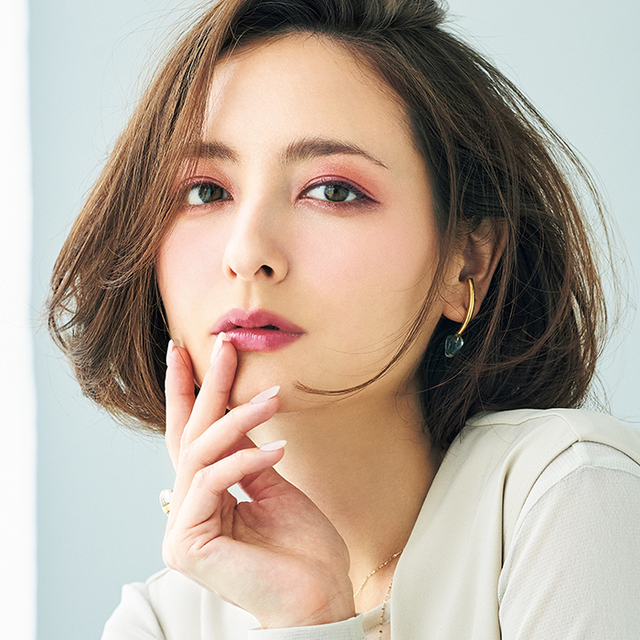 写真 (1枚目) - 9月も後半、猛暑の疲れで[くすんだ肌が一瞬で若返る色]とは？ - LOCARI（ロカリ）