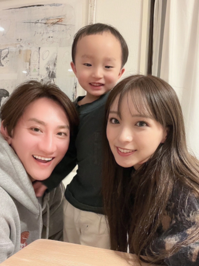 写真 (1枚目) - [40代のヘアアレンジ]強風でも雨でも余裕！一瞬でできるテク - LOCARI（ロカリ）