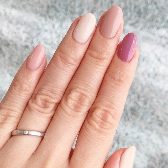 写真 (2枚目) - [2023初秋]手の年齢が気にならない♡最強のショートネイルデザイン5選 - - LOCARI（ロカリ）