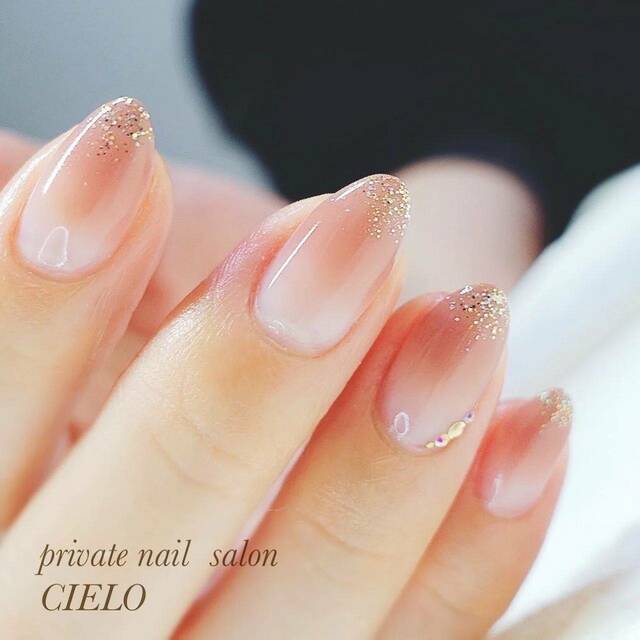 写真 (1枚目) - [2023秋]指先から輝く♡いい女見えするおすすめネイルデザイン5選 - LOCARI（ロカリ）