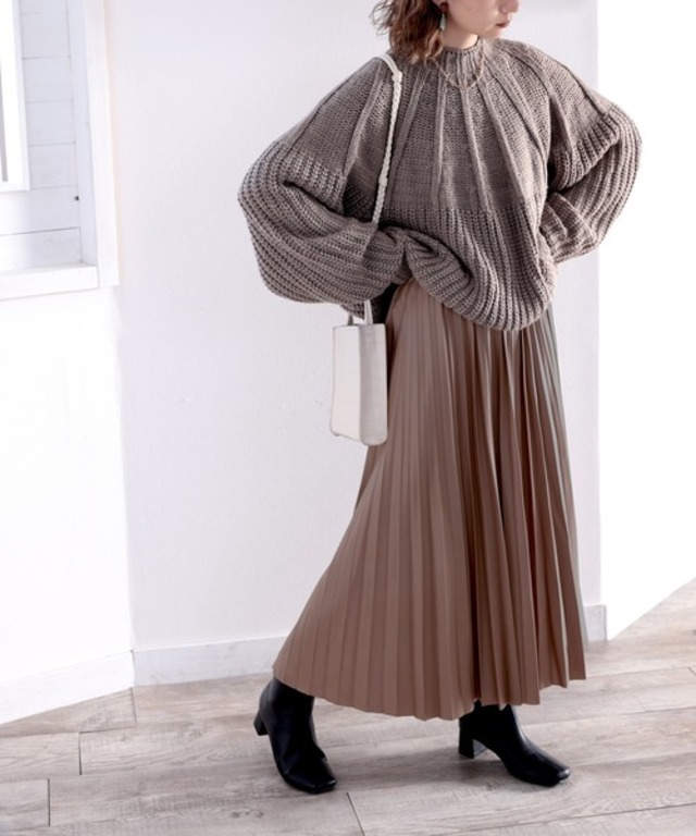 写真 (11枚目) - 今年の秋冬コーデの掟！30・40代のスカート「おしゃ見え」ルール12 - LOCARI（ロカリ）