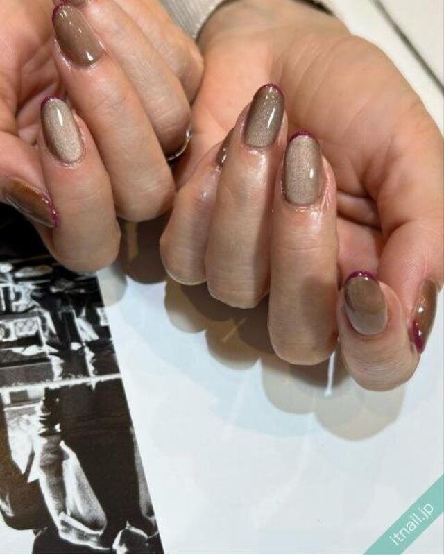 写真 (2枚目) - 秋冬の人気カラーTOP3♡ブラウン・赤・オレンジネイル10選 - LOCARI（ロカリ） - LOCARI（ロカリ）