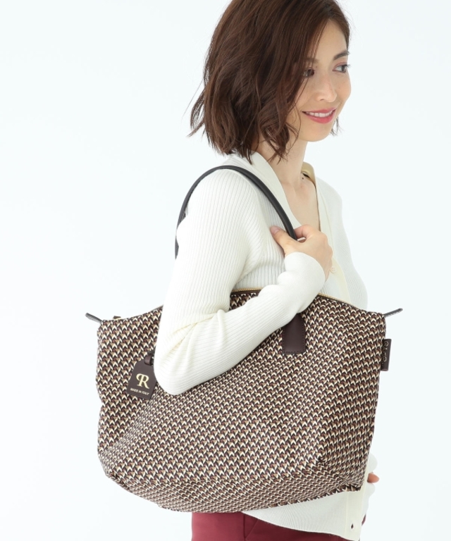 写真 (4枚目) - 忙しい女性のための♡荷物がガシガシ入る「A4バッグ」集めました！ - LOCARI（ロカリ）