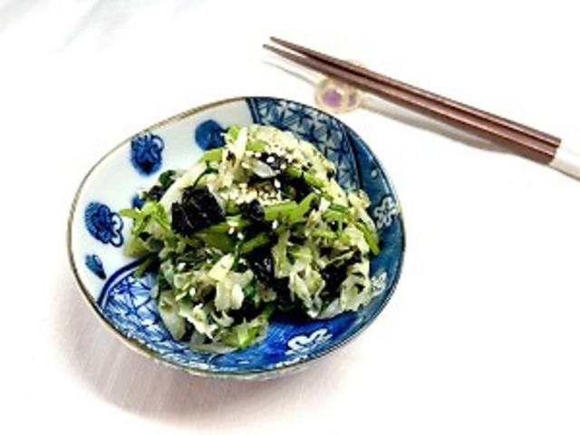 写真 (2枚目) - [魅力たっぷり]冬が旬の「春菊」の栄養とおすすめレシピ3選 - LOCARI（ロカリ） - LOCARI（ロカリ）