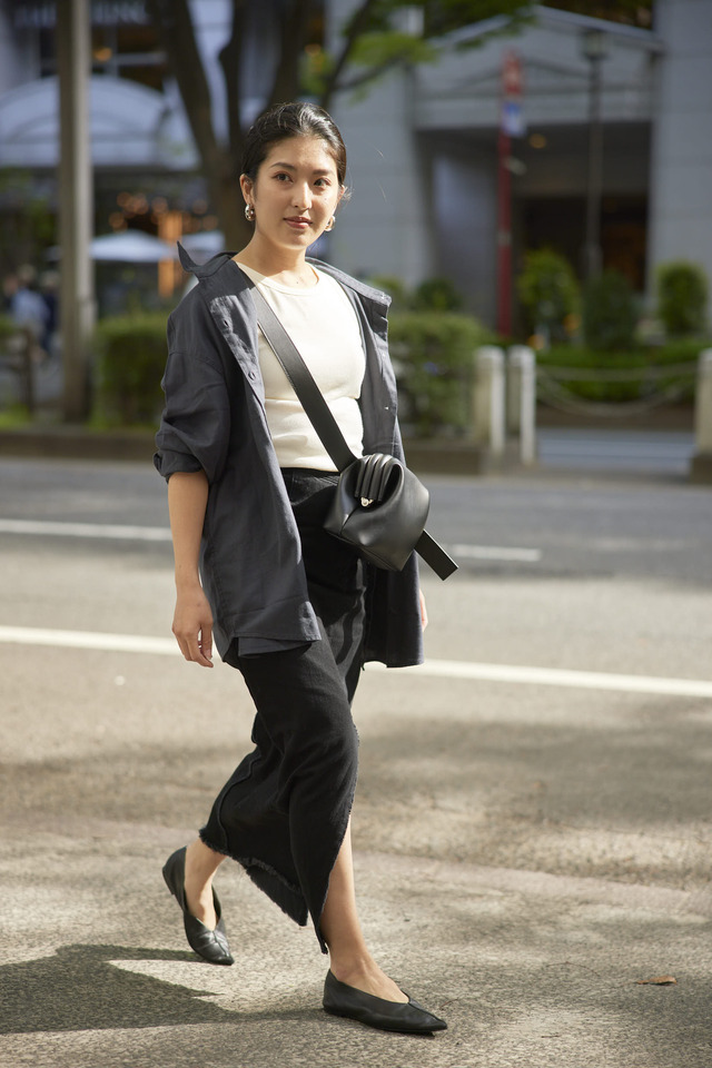 写真 (2枚目) - 「モノトーン」コーデが上手なママに、コツを聞いてみた！＜SNAP＞ - LOCARI（ロカリ）