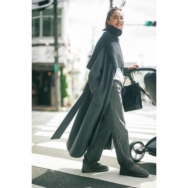 写真 (3枚目) - この冬[UGG]の“ミニ丈”が大本命！ゆるボトムス合わせの最旬コーデ4選 - LOCARI（ロカリ）