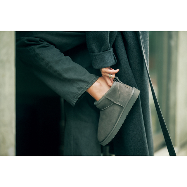 写真 (5枚目) - この冬[UGG]の“ミニ丈”が大本命！ゆるボトムス合わせの最旬コーデ4選 - LOCARI（ロカリ）