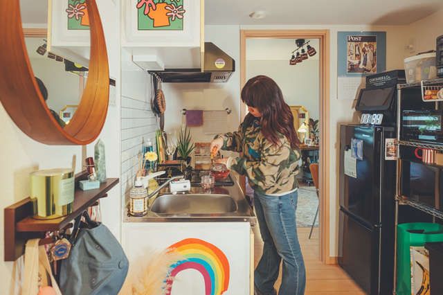 写真 (3枚目) - 初めての一人暮らしに、本とこだわりのアイテムで幸せを感じるお部屋。1K・26㎡のインテリア - LOCARI（ロカリ）