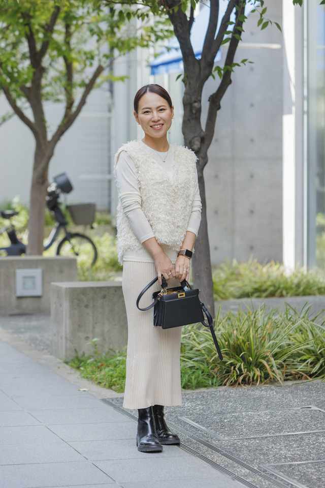 写真 (2枚目) - 関西ママの「オール白」コーデが素敵！コーデのコツを聞いてみた＜SNAP＞ - LOCARI（ロカリ）