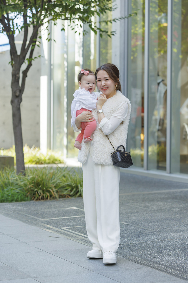 写真 (5枚目) - 関西ママの「オール白」コーデが素敵！コーデのコツを聞いてみた＜SNAP＞ - LOCARI（ロカリ）