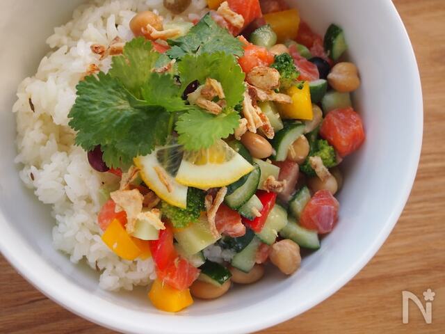 写真 (11枚目) - 疲れた日はどんぶりご飯♡今日食べたくなる絶品レシピ12選 - LOCARI（ロカリ）