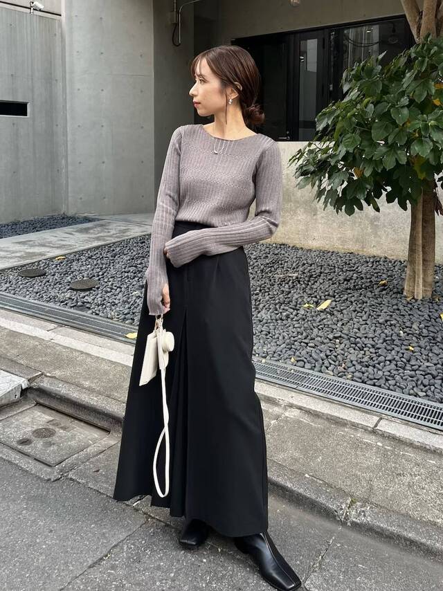 写真 (5枚目) - [黒スカート]大人の色気ダダ漏れ……。すぐマネすべき冬コーデ5選 - LOCARI（ロカリ）