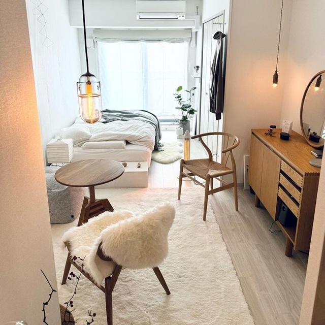 写真 (2枚目) - ホワイト×木製家具で居心地よく。一人暮らしの北欧インテリア実例[ワンルーム風1DK] - LOCARI（ロカリ）