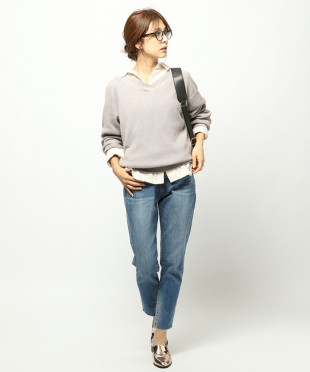 写真 (4枚目) - この秋冬一枚は欲しい！華奢見せも叶えてくれる《Vネックニット》 - LOCARI（ロカリ）