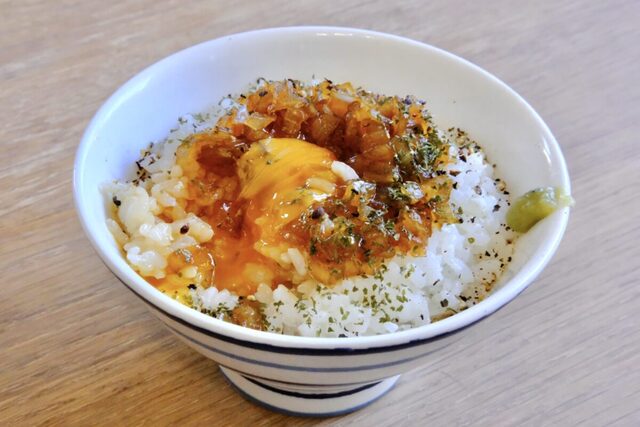 写真 (5枚目) - ソースの味が最高…「びっくりドンキー」話題の“TKG”をリュウジが完全再現 - LOCARI（ロカリ）