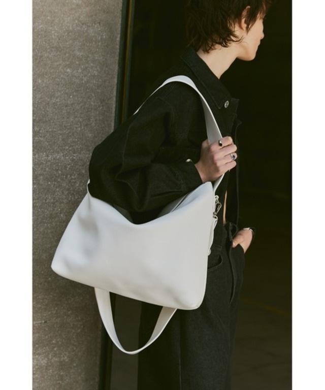 写真 (6枚目) - 働く大人の相棒！A4サイズ収納可能な「斜め掛けバッグ」11選 - LOCARI（ロカリ）