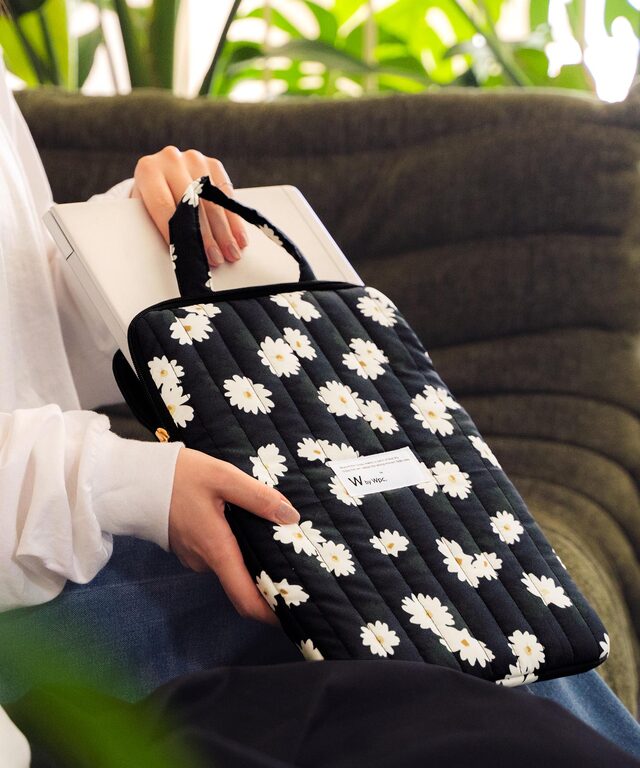 写真 (3枚目) - タブレットやPCの持ち歩きに！「Wpc. Patterns」から撥水ケース＆ポーチが登場 - LOCARI（ロカリ）