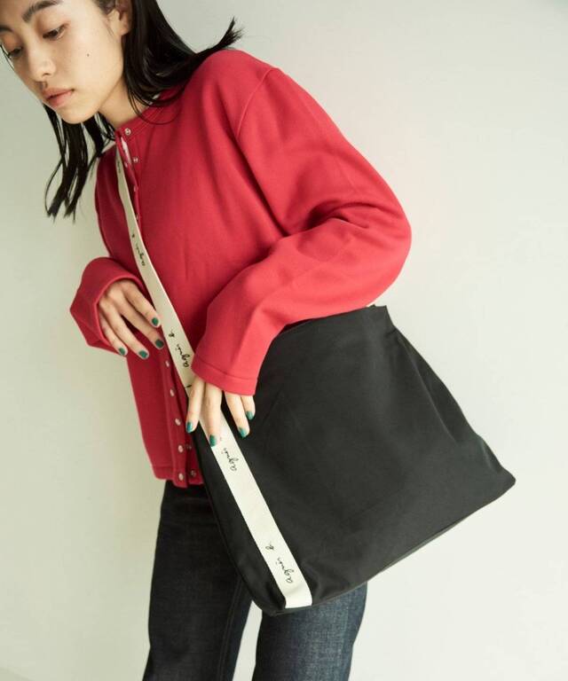 写真 (4枚目) - [40代編]オールシーズン使えるって神……。今すぐ買うべきショルダーバッグ5選 - LOCARI（ロカリ）